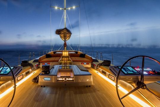 Nikita, das moderne Segelboot mit der schönsten Marinebauweise