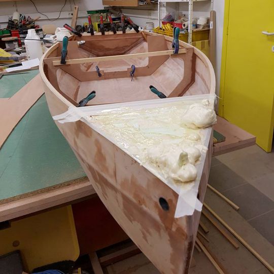 Amateurbau: ein Miniatur-Motorboot