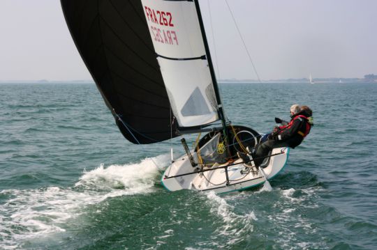 Geöffnet 5.70 : wählen Sie ein kleines Sportboot für einfaches Rutschen!