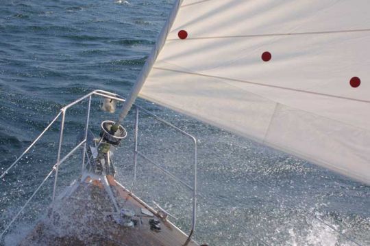 Wie können Sie Ihre Navigation mit zwei Segeln optimieren?