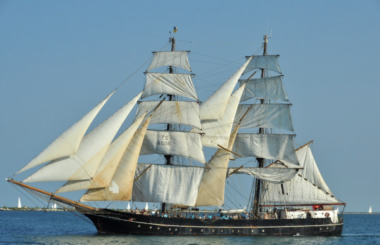 Lernen Sie, ein Segelboot an seiner Takelage zu erkennen