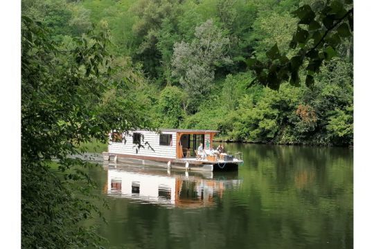Der Fluss Lot flussabwärts: friedliche Fahrt und Gourmetküche im Herzen ...