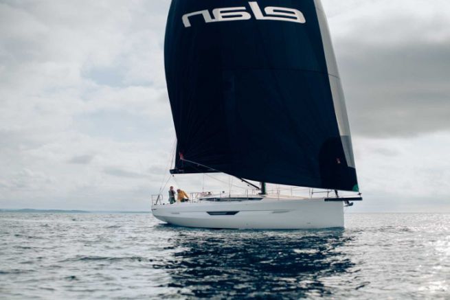 Elan E6: Ein luxuriöses und leistungsstarkes Segelboot in ...