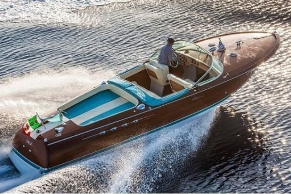 Riva: luxuriöse und zeitlose italienische Boote
